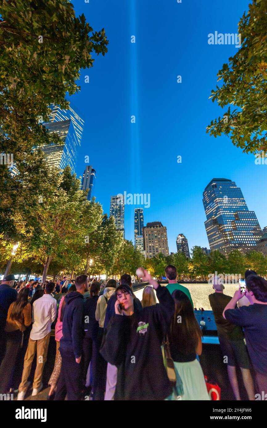 The Tribute in Light shines over the 9/11 Memorial in New York on ...