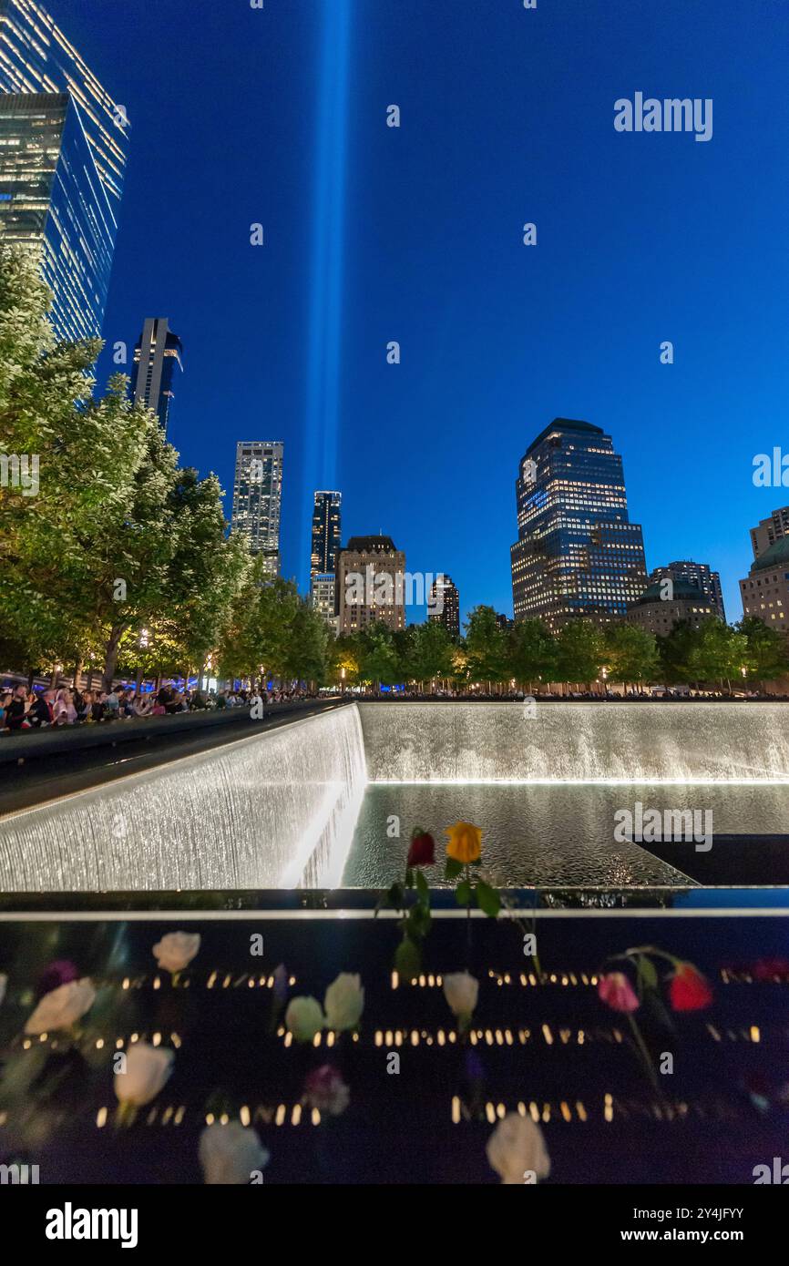 The Tribute in Light shines over the 9/11 Memorial in New York on ...