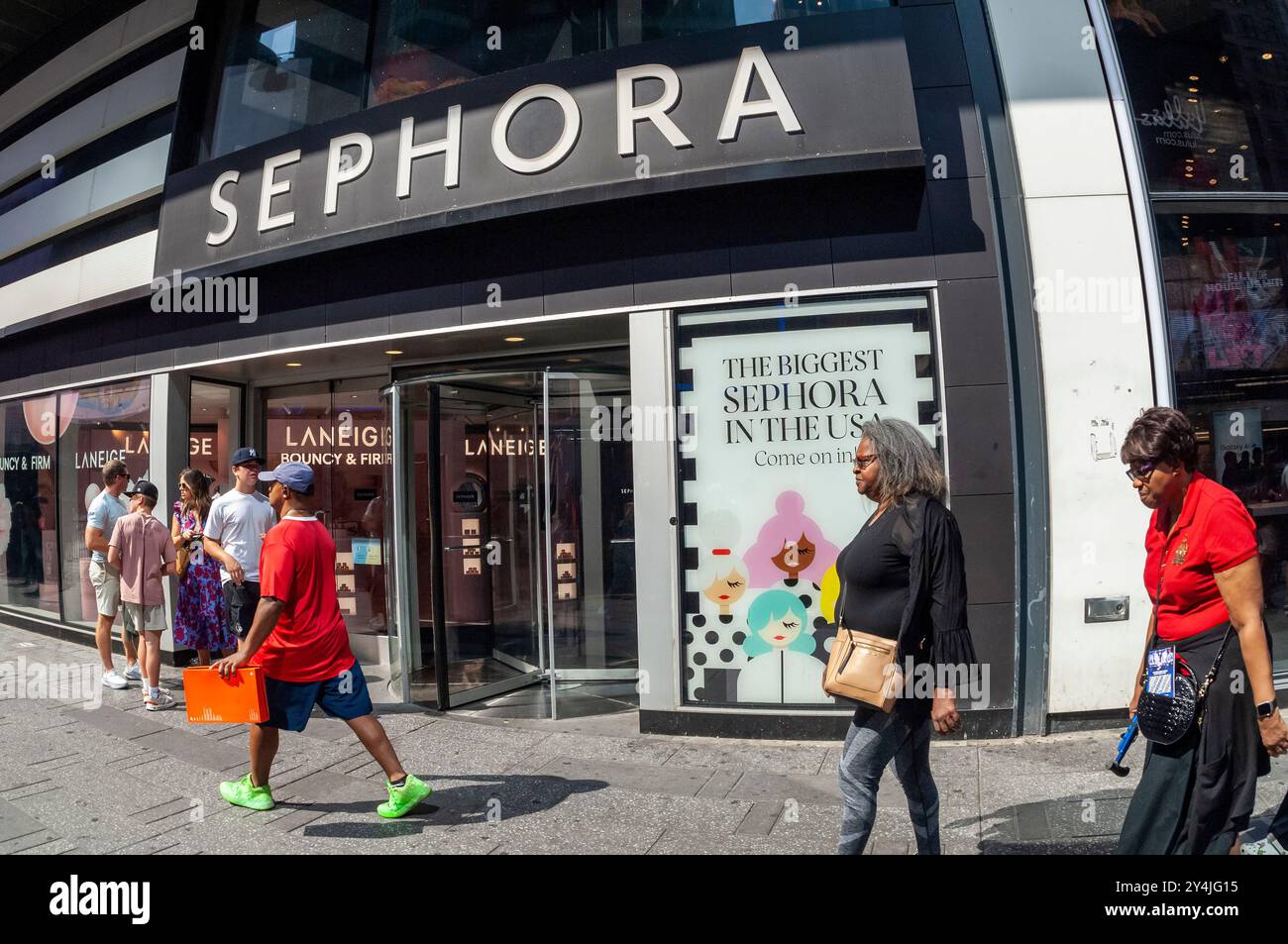 A branch of the French make up and beauty chain, Sephora, located in ...