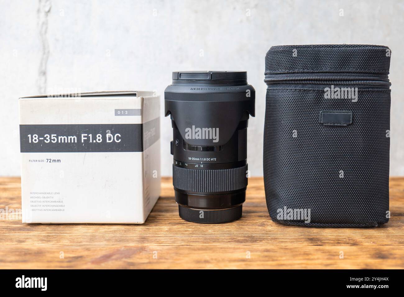 Lens standing upright hi-res stock photography and images - Alamy