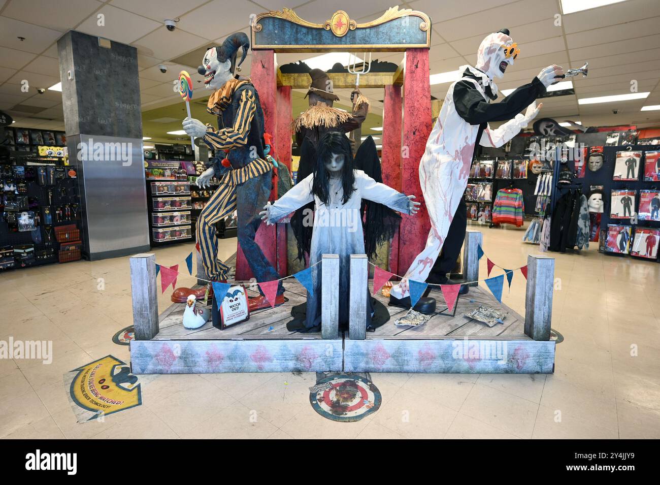 Scary displays hi-res stock photography and images - Alamy