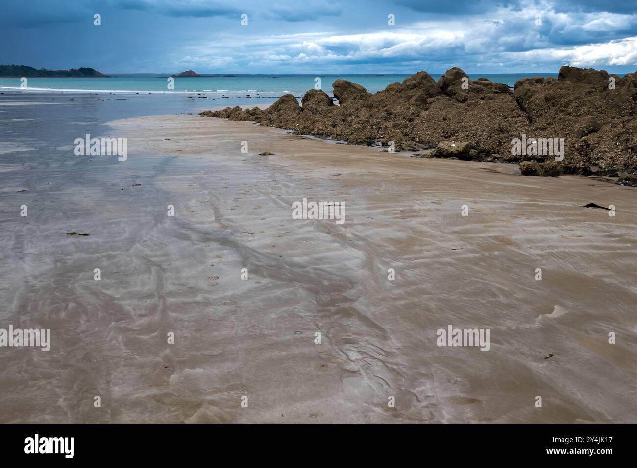 Plage de Saint-Pabu in Britttany at Low Tide, France Stock Photo - Alamy