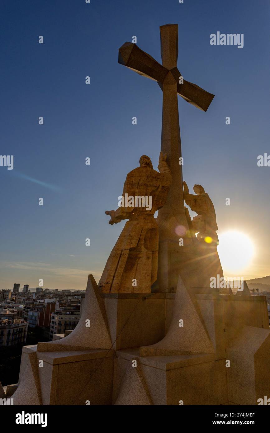 Antoni Gaudi's most famous architectural undertaking is La Sagrada ...