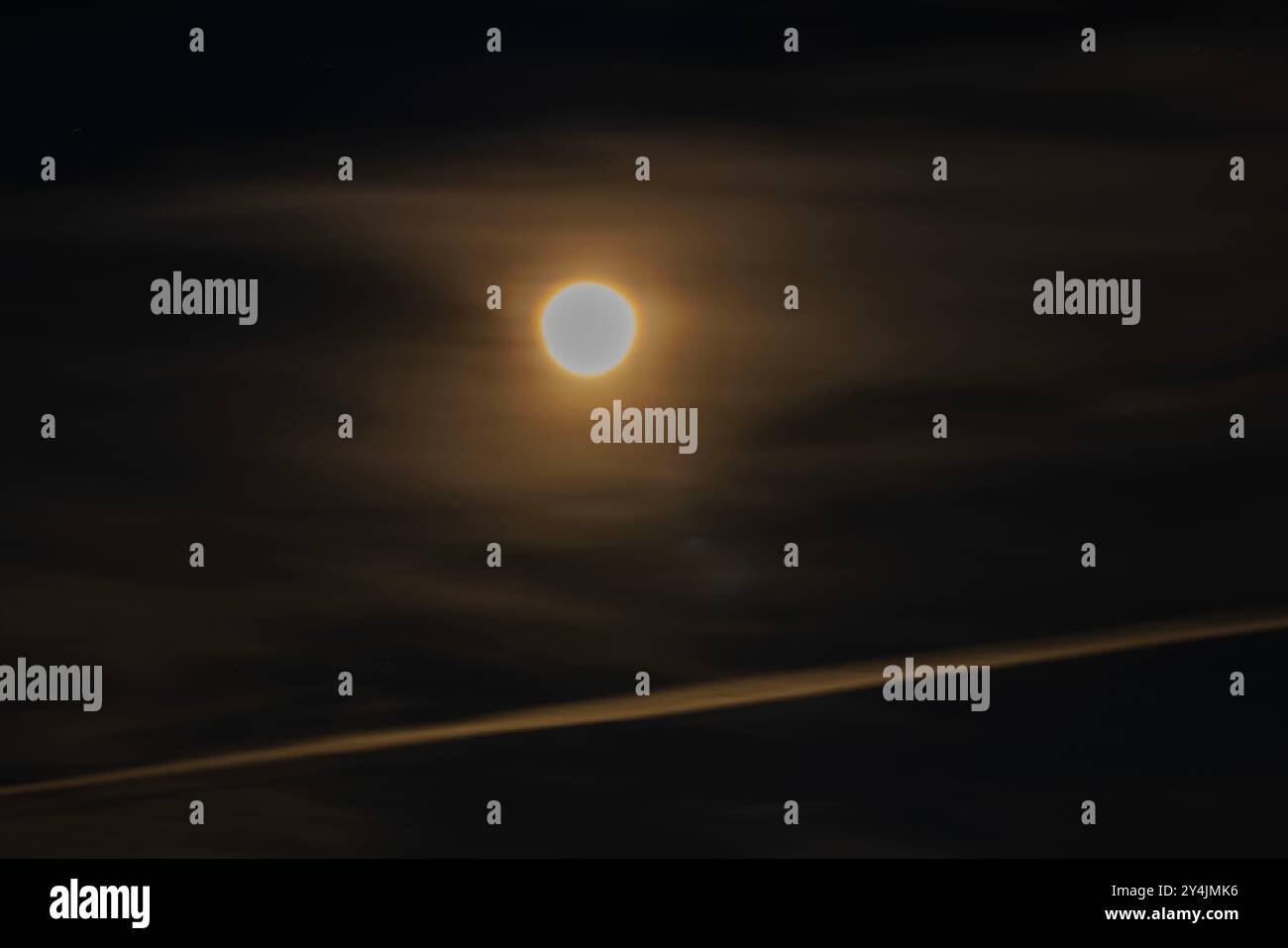 Thin cloud cover hi-res stock photography and images - Alamy