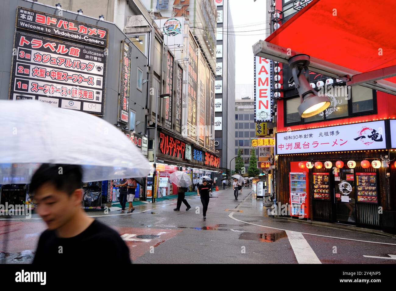 Stores and restaurants lined up the street of Nishishinjuku (West ...