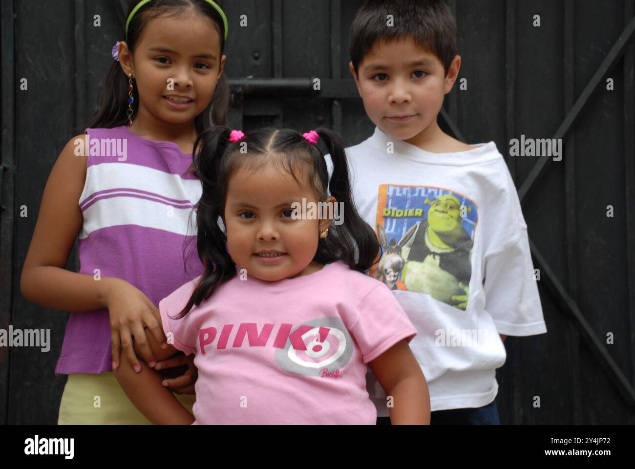 Mexico City; 07 06 2006; Two little mexican girls and a little mexican ...
