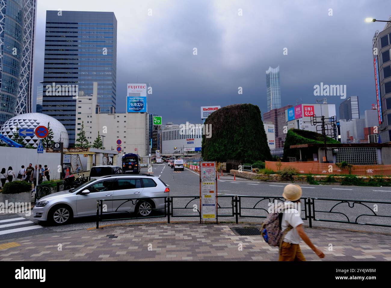 Dark cloudy sky in Shinjuku City before a typhoon arrival during ...