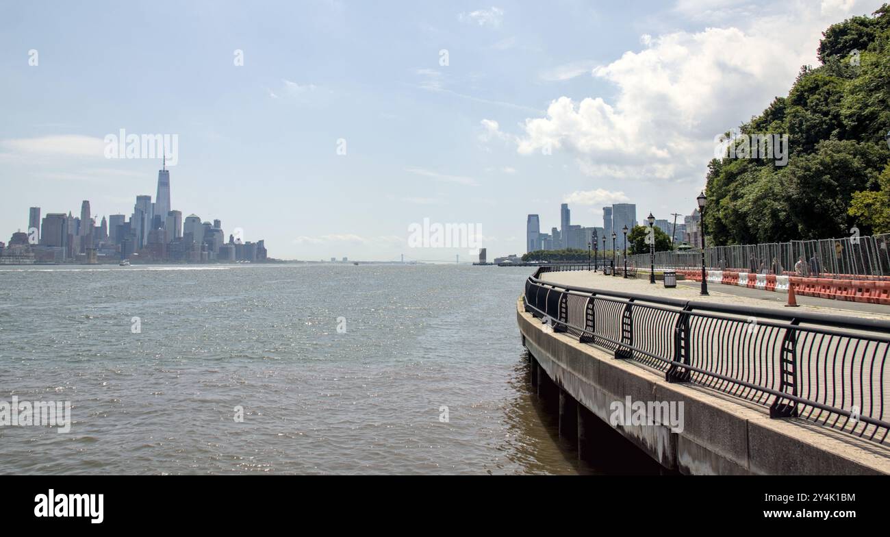 hudson river pier with midtown manhattan skyline skyscrapers (public ...