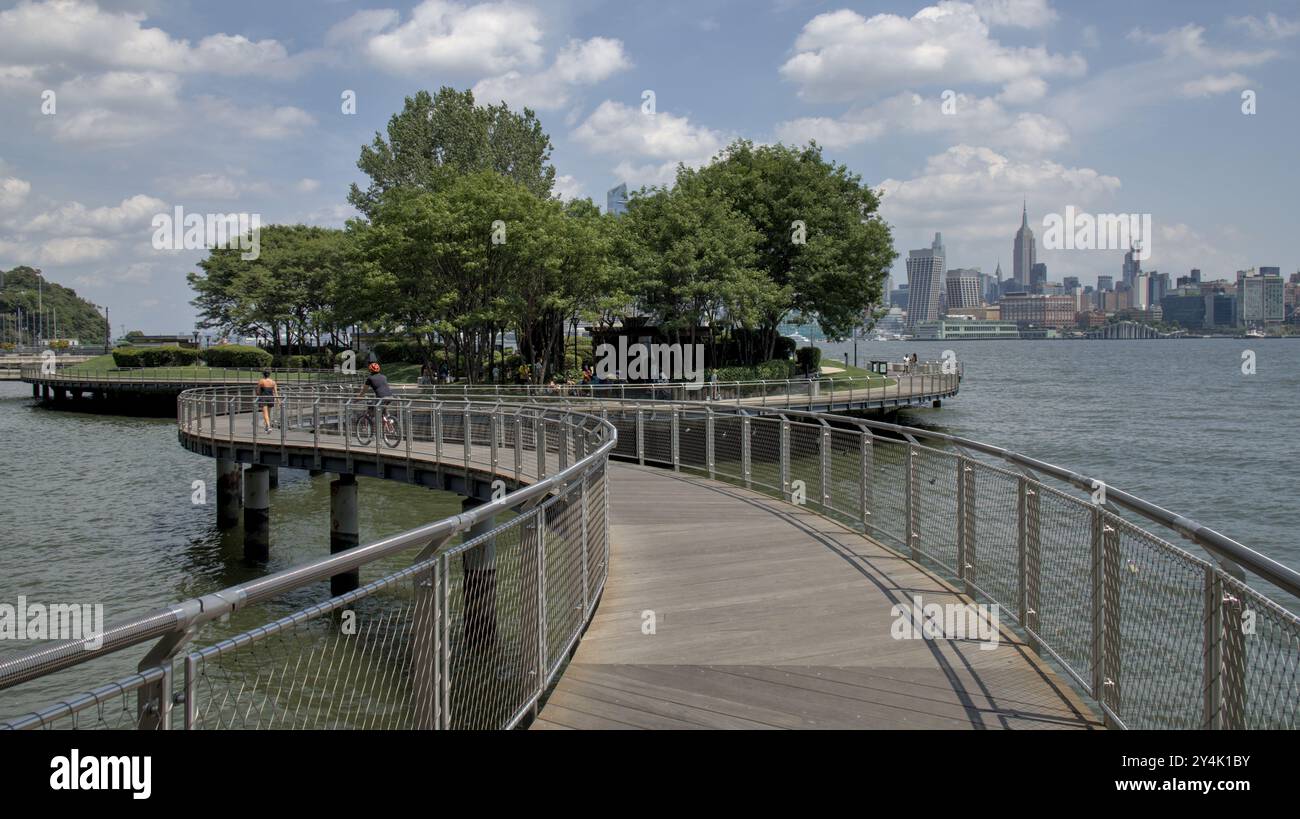 hudson river pier with midtown manhattan skyline skyscrapers (public ...