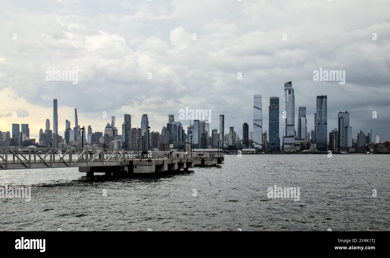 hudson river pier with midtown manhattan skyline skyscrapers (public ...