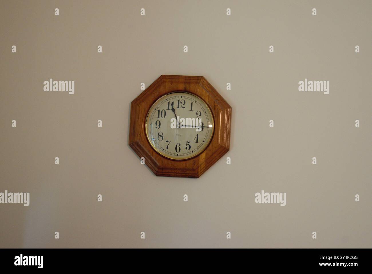Analog digital wall clock hi-res stock photography and images - Alamy