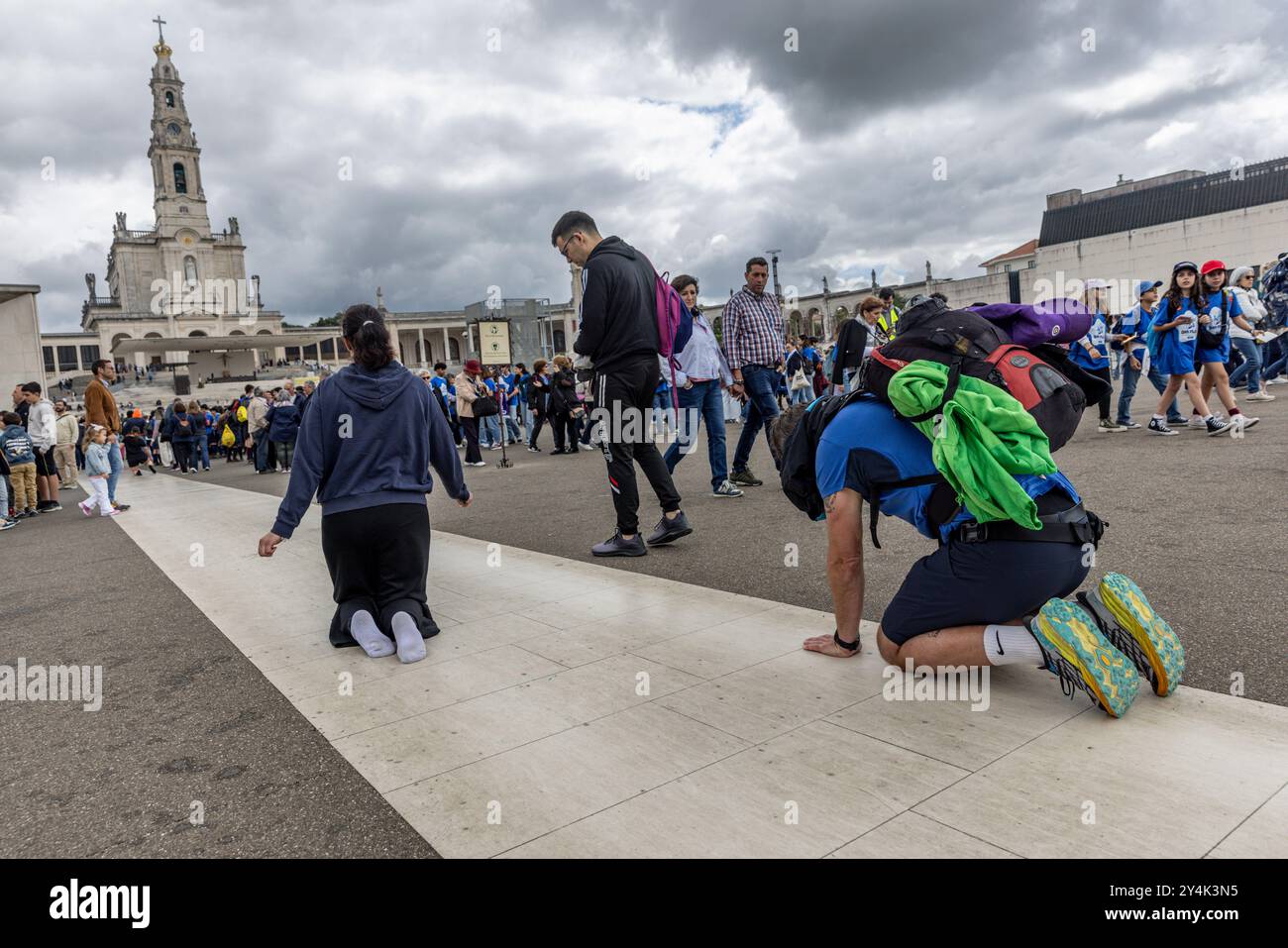 Pilgrims crawl on knees to The Basilica of Our Lady of the Rosary of ...