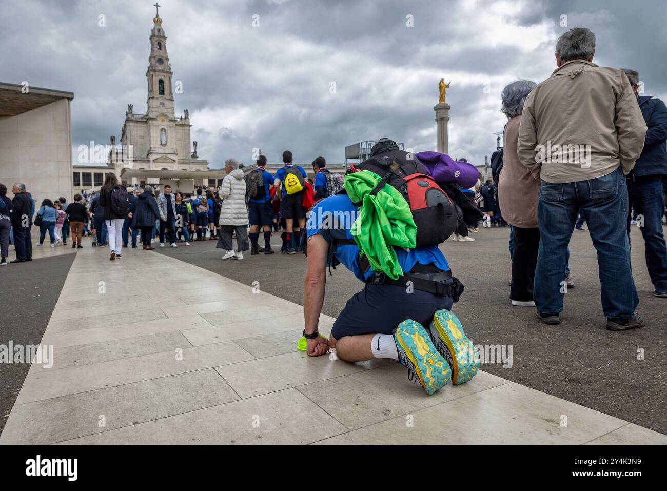 Pilgrims crawl on knees to The Basilica of Our Lady of the Rosary of ...