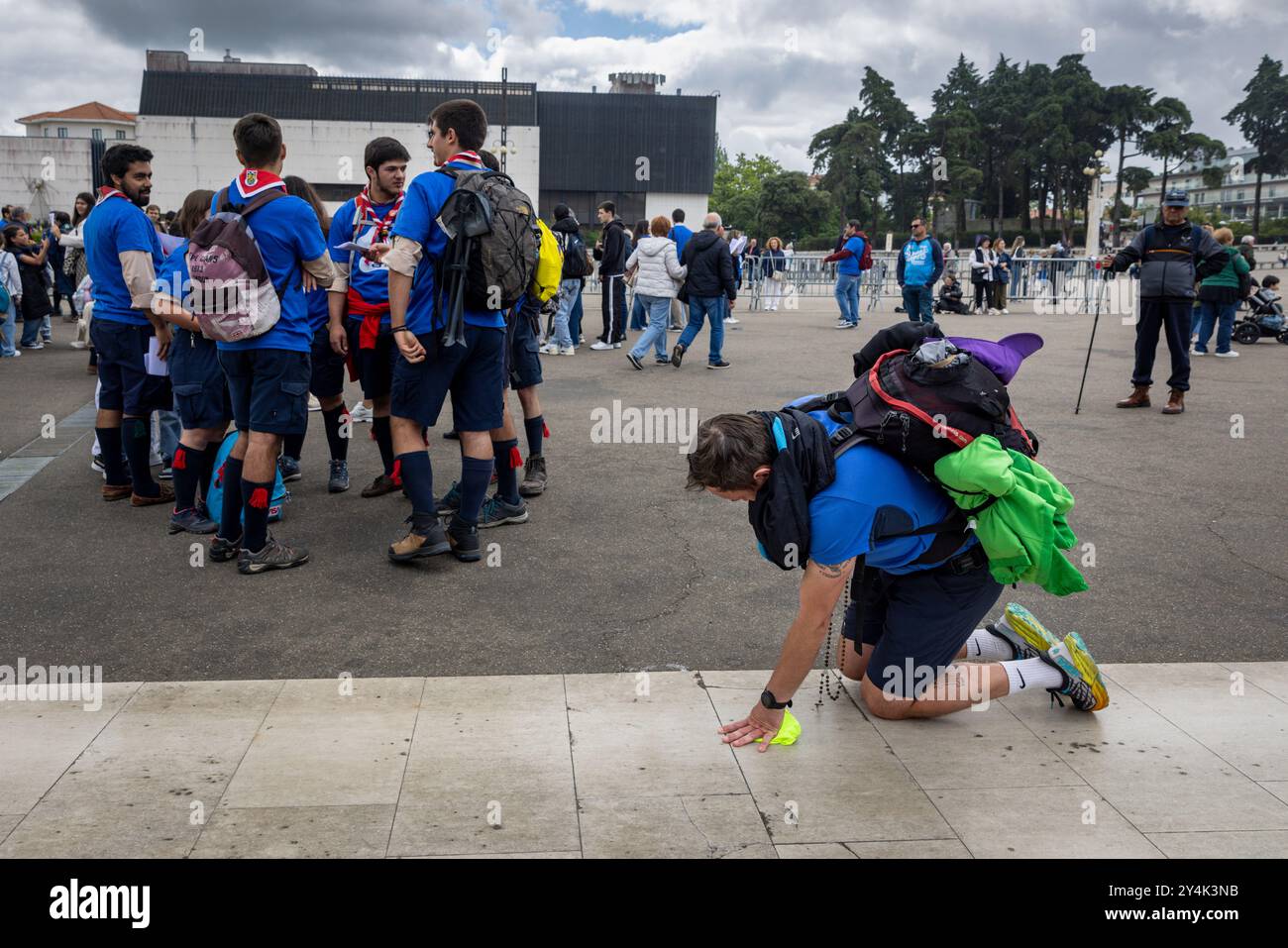 Pilgrims crawl on knees to The Basilica of Our Lady of the Rosary of ...