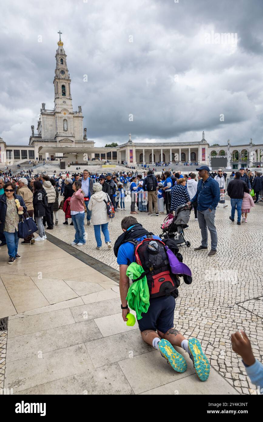 Pilgrims crawl on knees to The Basilica of Our Lady of the Rosary of ...