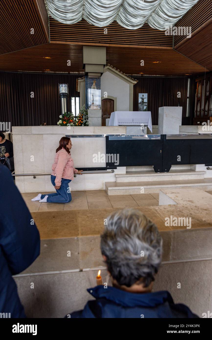 Pilgrims crawl on knees to The Basilica of Our Lady of the Rosary of ...