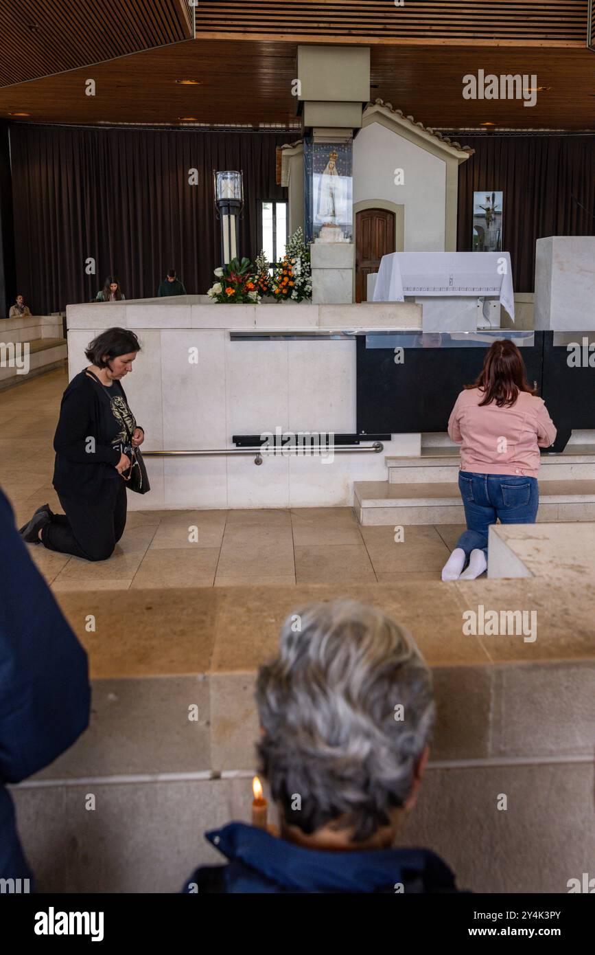 Pilgrims crawl on knees to The Basilica of Our Lady of the Rosary of ...