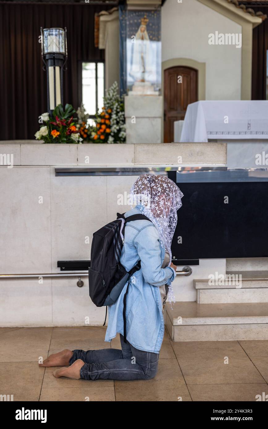 Pilgrims crawl on knees to The Basilica of Our Lady of the Rosary of ...