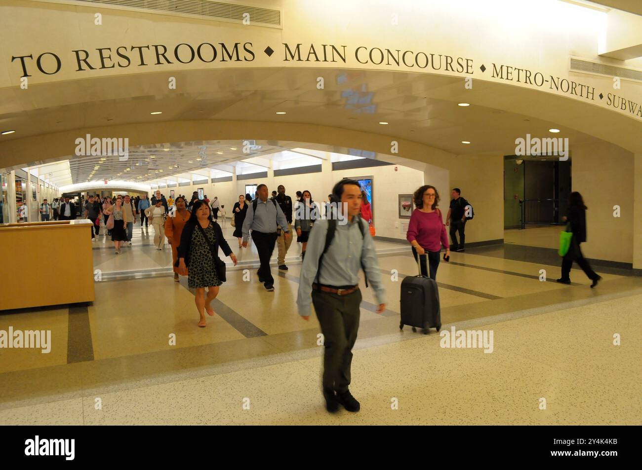 People walk through the Long Island Rail Road, LIRR, section of Grand ...