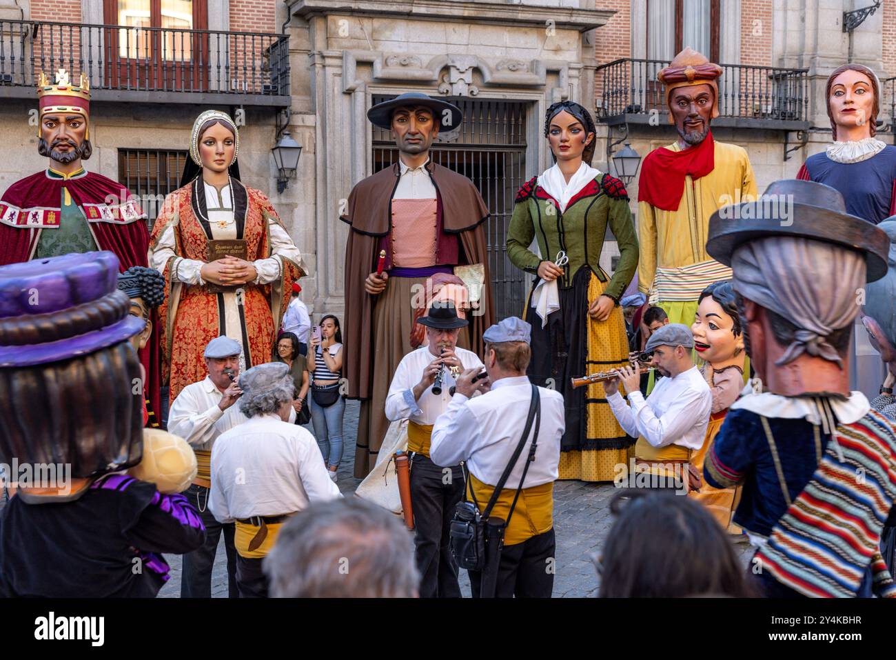 Giant festival puppets spain hi-res stock photography and images - Alamy