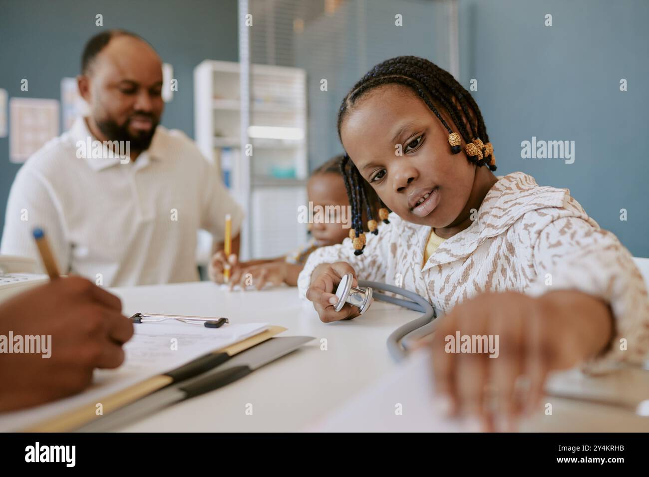 Family engage study hi-res stock photography and images - Alamy