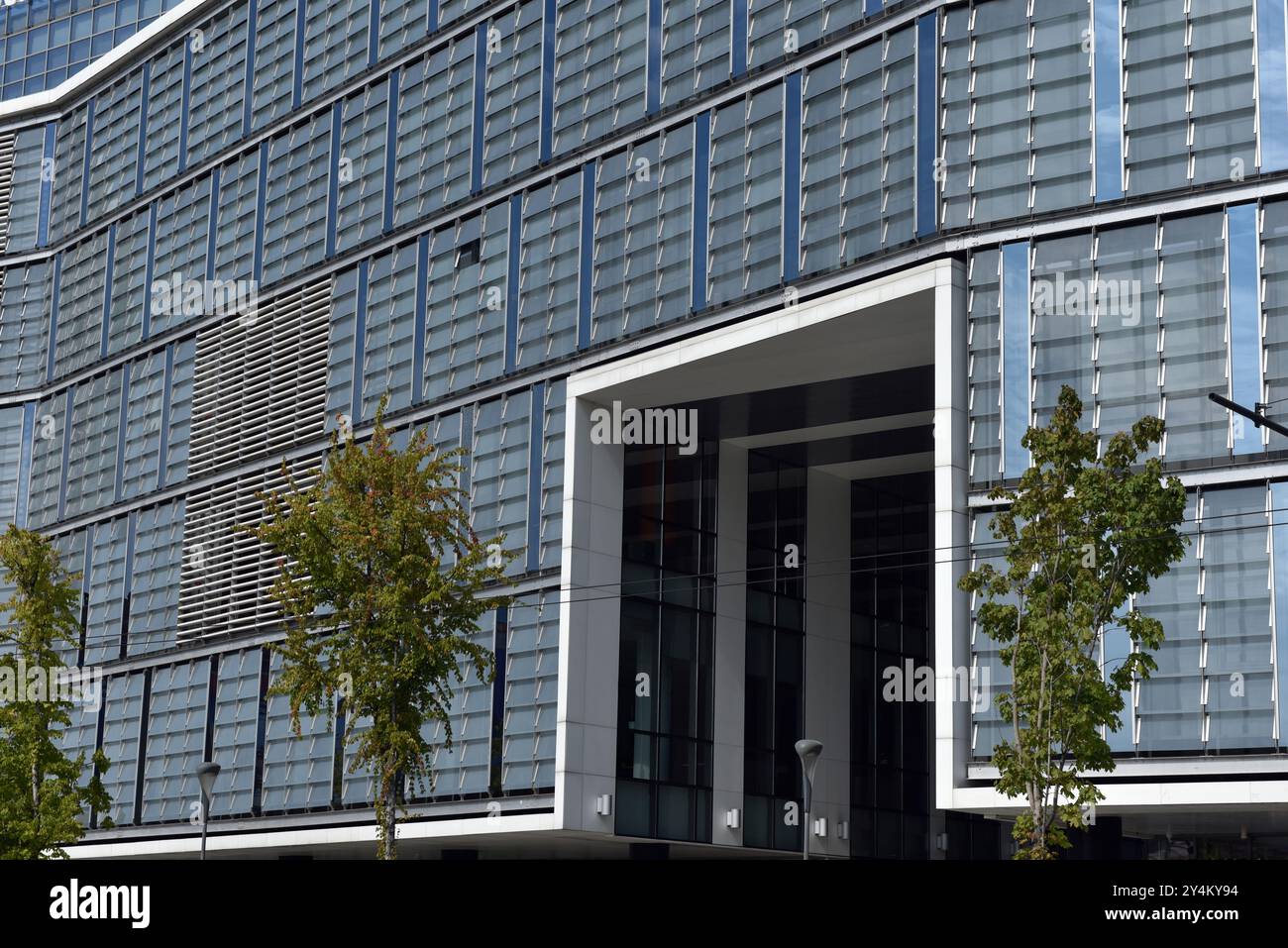 Modern window wall exterior of multi-storey office building Stock Photo ...