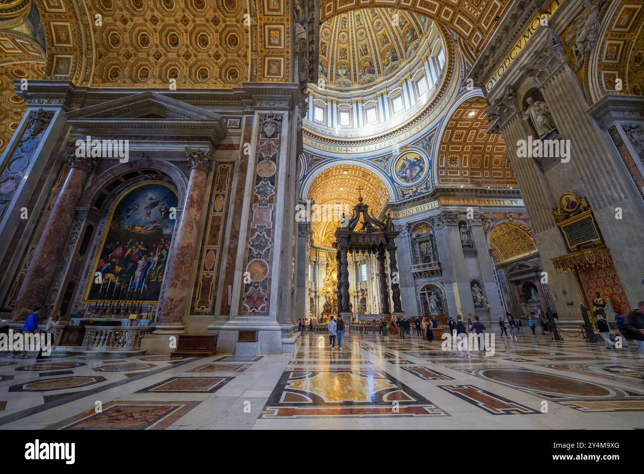 St peter's altar dome interior hi-res stock photography and images - Alamy