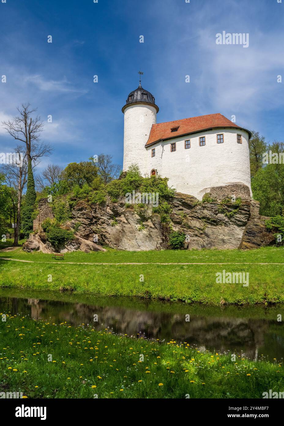 Rabenstein Castle (Upper Franconia) A small, light-colored castle on a ...