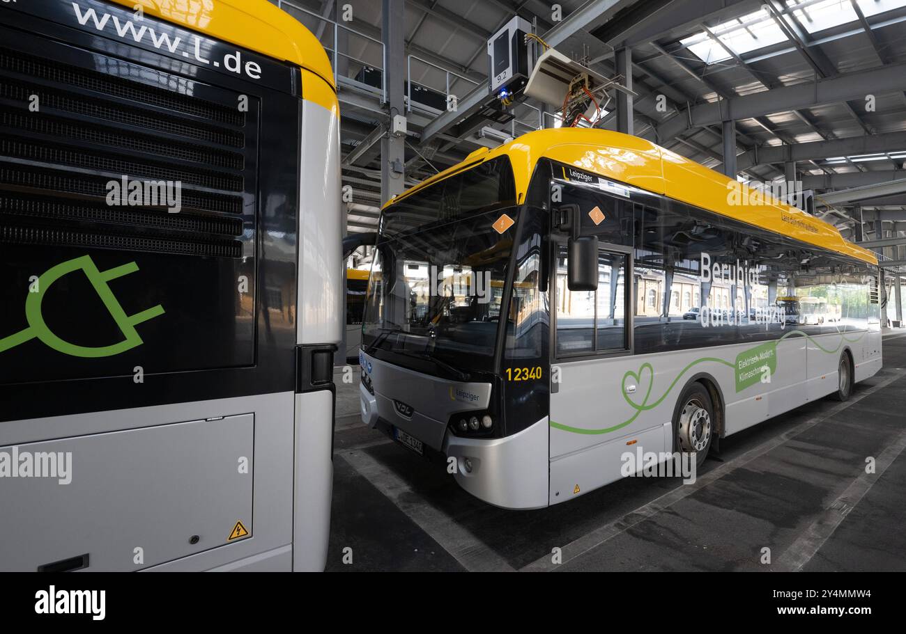 19 September 2024, Saxony, Leipzig: Electric buses charging at the ...