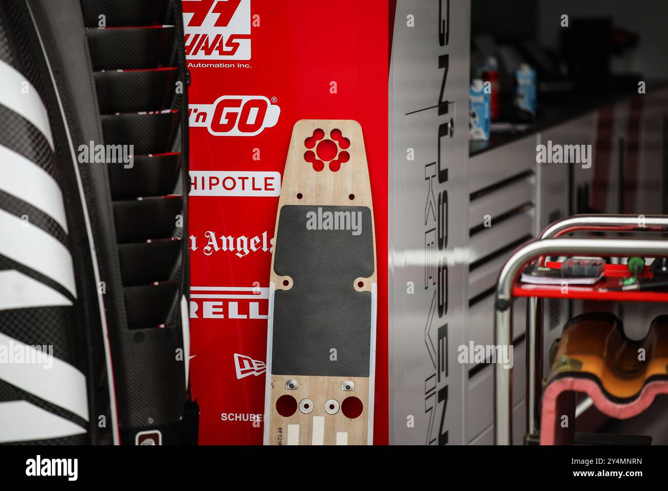 Haas F1 Team VF-24 Ferrari, Mechanical detail Skid block during the ...