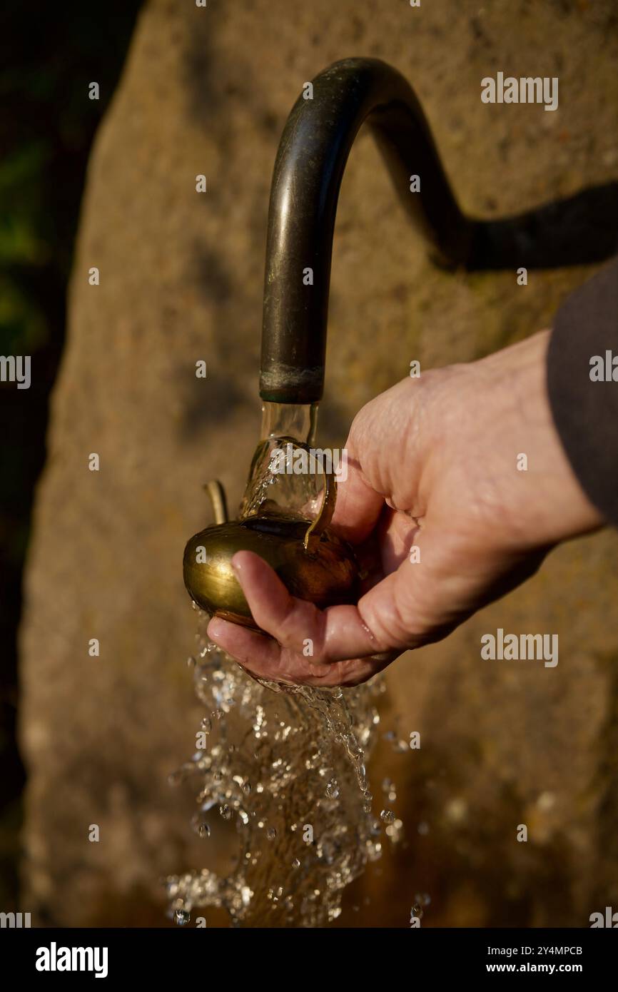 Hand filling kettle hi-res stock photography and images - Alamy