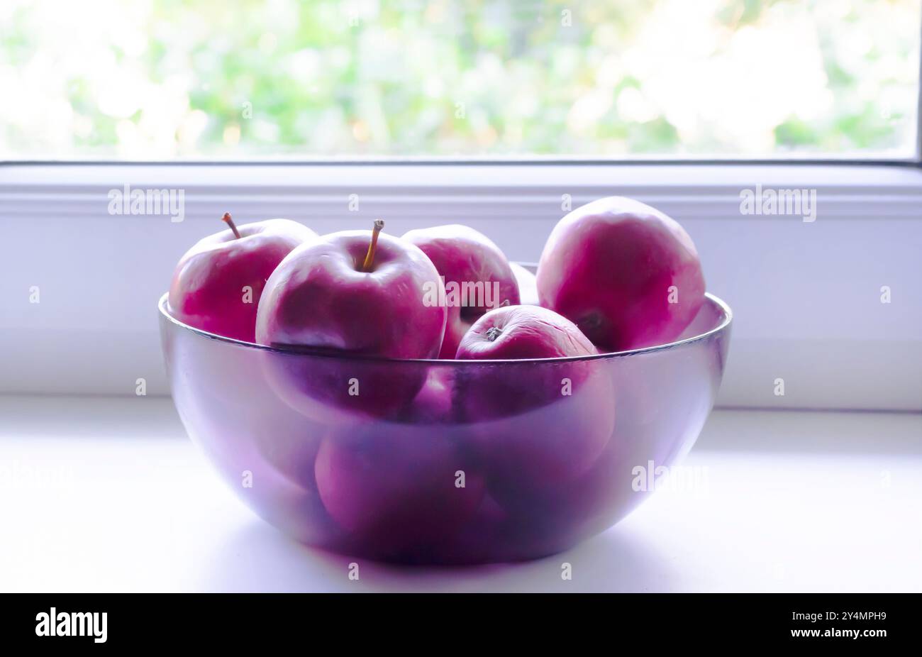 Vase with apples hi-res stock photography and images - Alamy