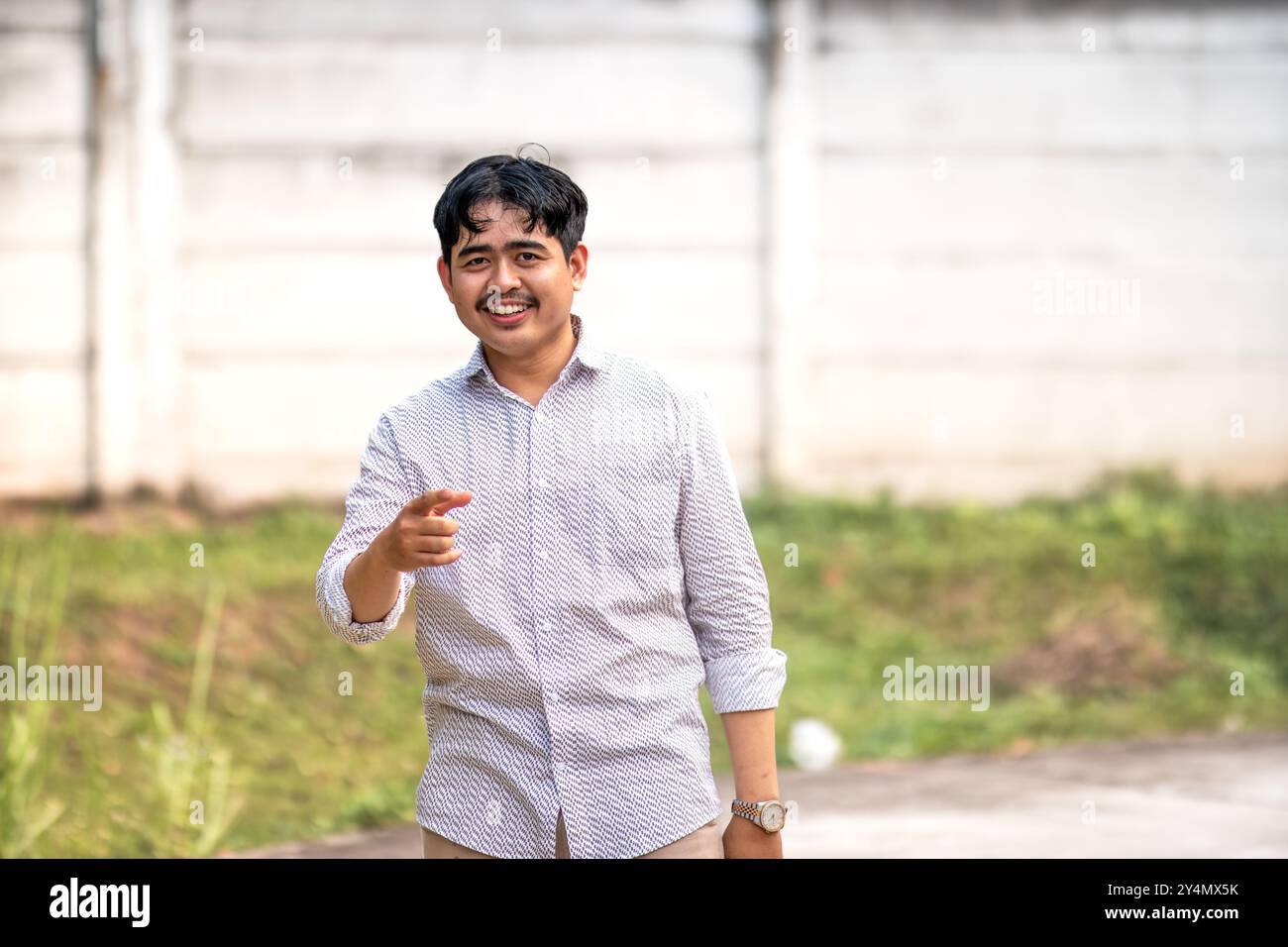 Guy pointing at camera hi-res stock photography and images - Alamy