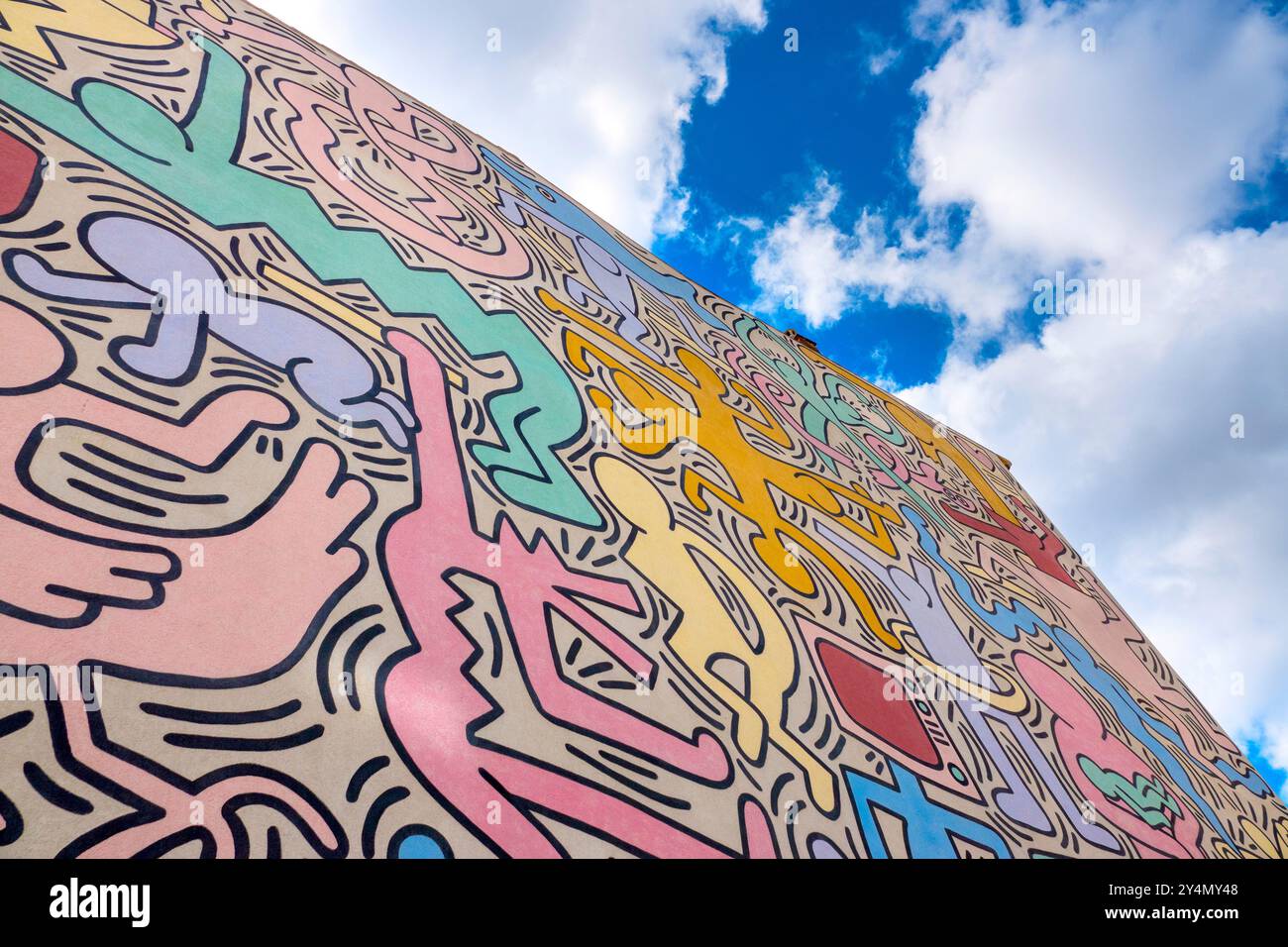 Keith haring mural hi-res stock photography and images - Alamy