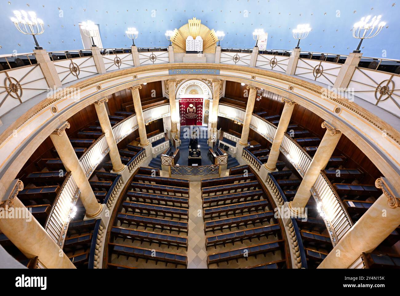 Interior view of the Jewish city temple in Vienna's Seitenstettengasse ...