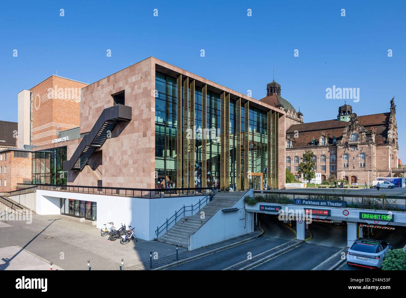 Das historische opernhaus hi-res stock photography and images - Alamy