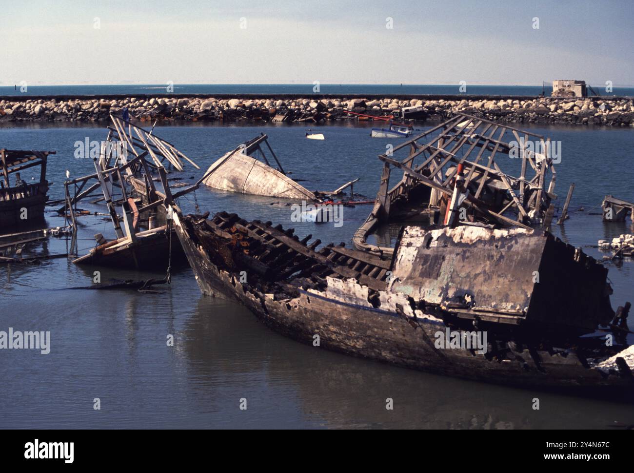 First Gulf War: 8th March 1991 Burned by the fleeing Iraqi Army, Kuwait ...