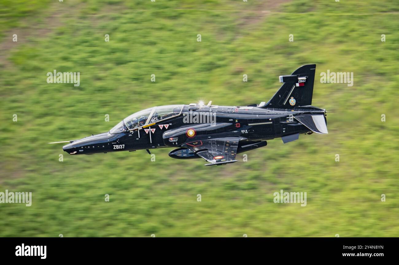 Dolgellau, Wales, UK, June 17 2024: Qatar Air Force Hawk T2 jet trainer ...