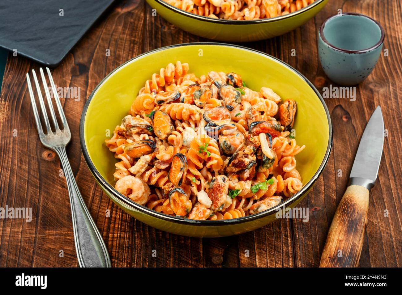 Mixed seafood pasta with mussels, prawns and shrimp Stock Photo - Alamy