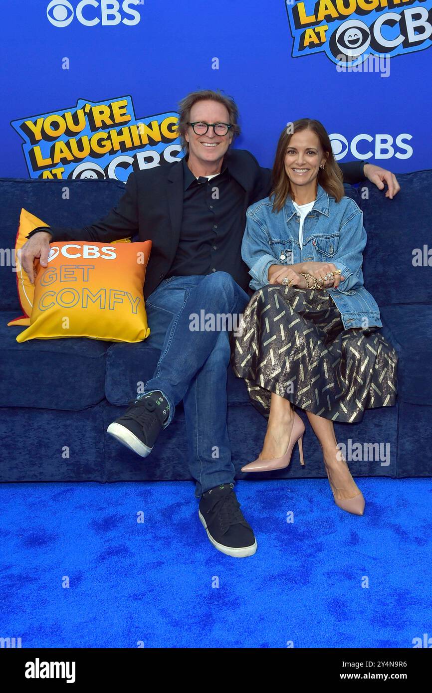 Mike Benson mit Ehefrau Rebecca beim CBS Event You re Laughing at CBS ...