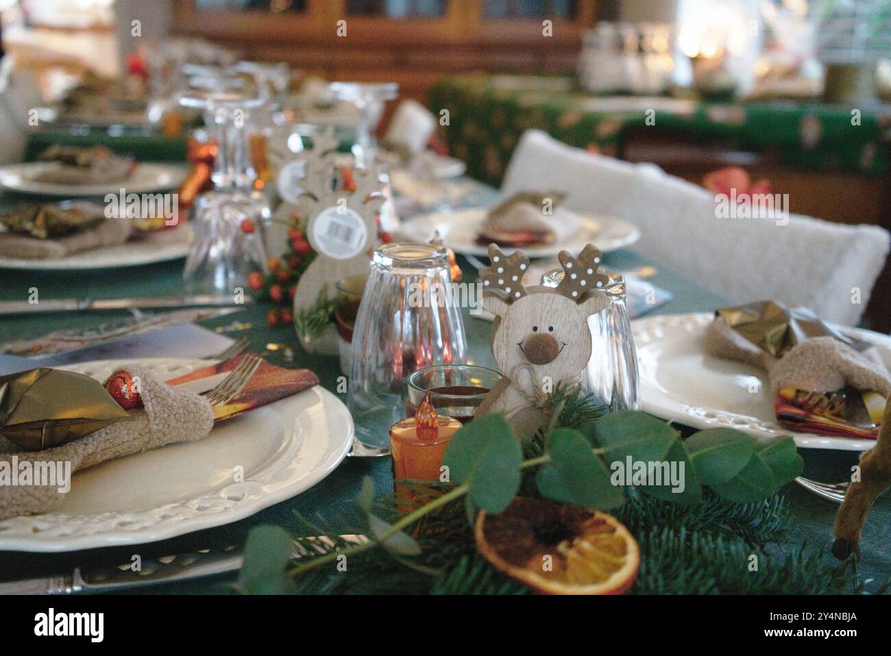 Preparation table setting party hi-res stock photography and images - Alamy