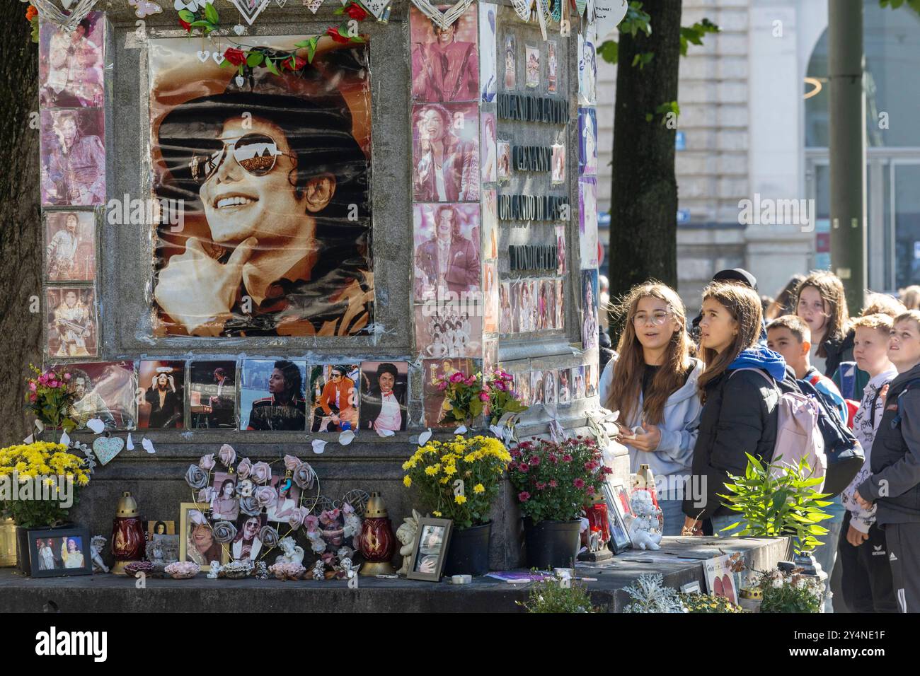 Schulklasse Personen Menschen am Memorial Orlando-di-Lasso-Statue und ...