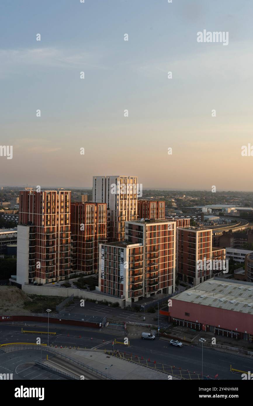Modern apartment blocks of Peabody - New Mansion Square at sunset Stock ...