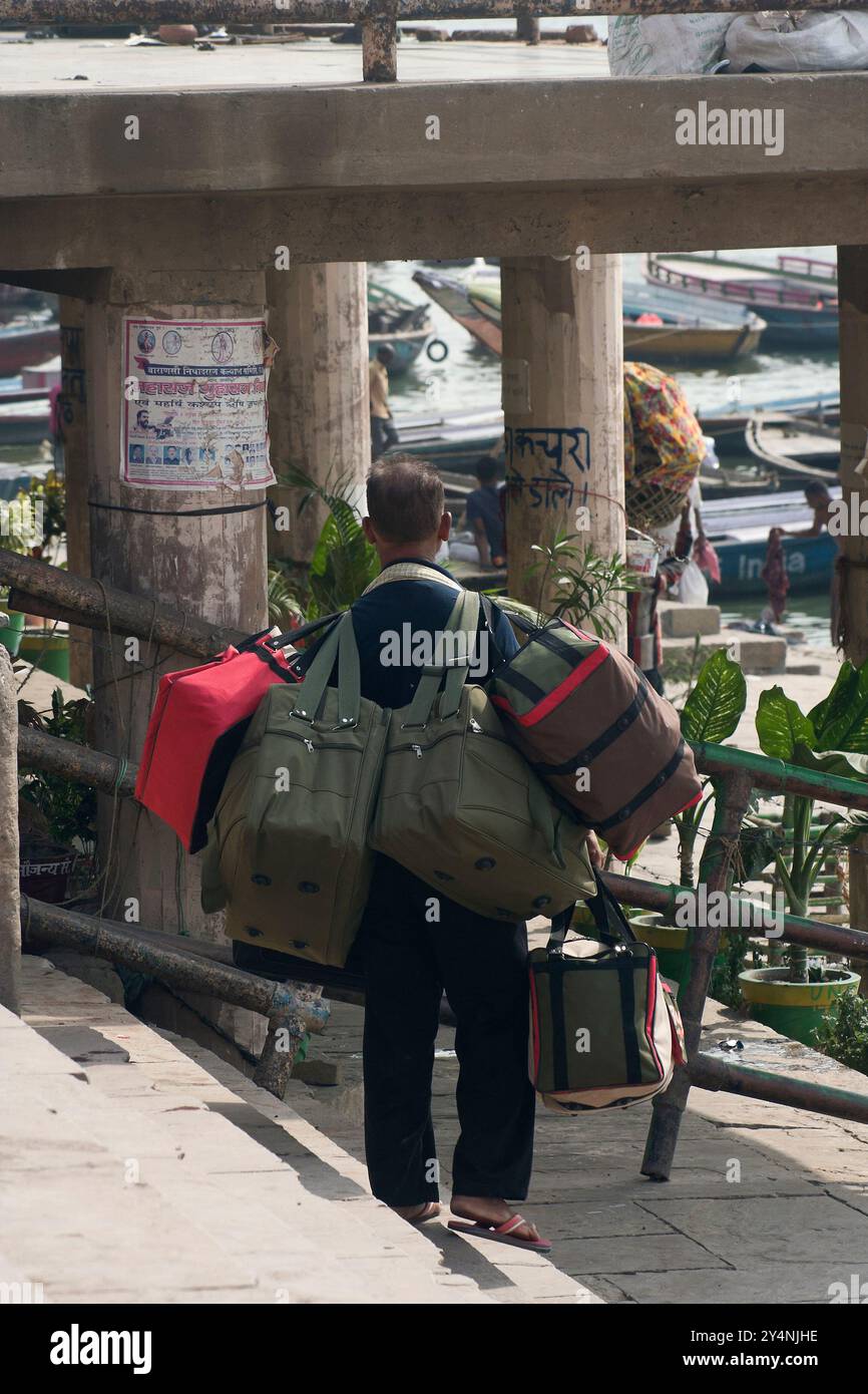 Porter carrying bags hi-res stock photography and images - Alamy
