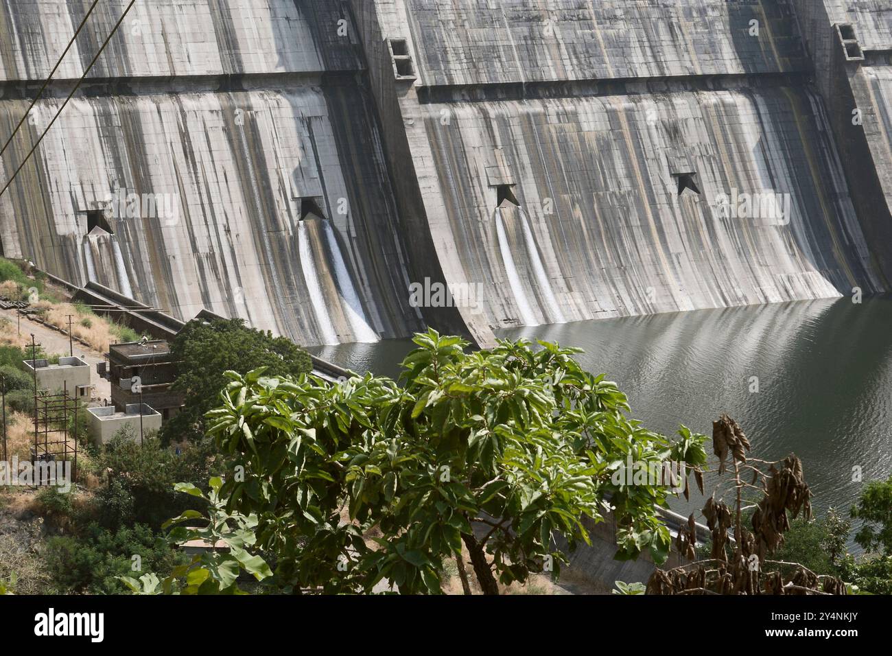 Navagam, Gujarat / India - November 14, 2007 : The Sardar Sarovar Dam ...