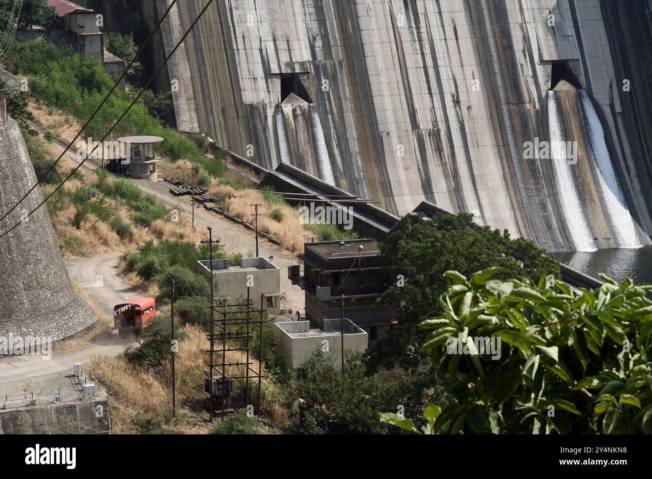 Navagam, Gujarat / India - November 14, 2007 : The Sardar Sarovar Dam ...