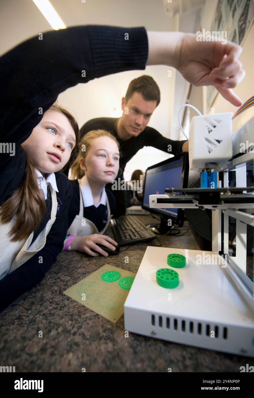 Using a 3D printer during a Design and Technology class at a girls ...