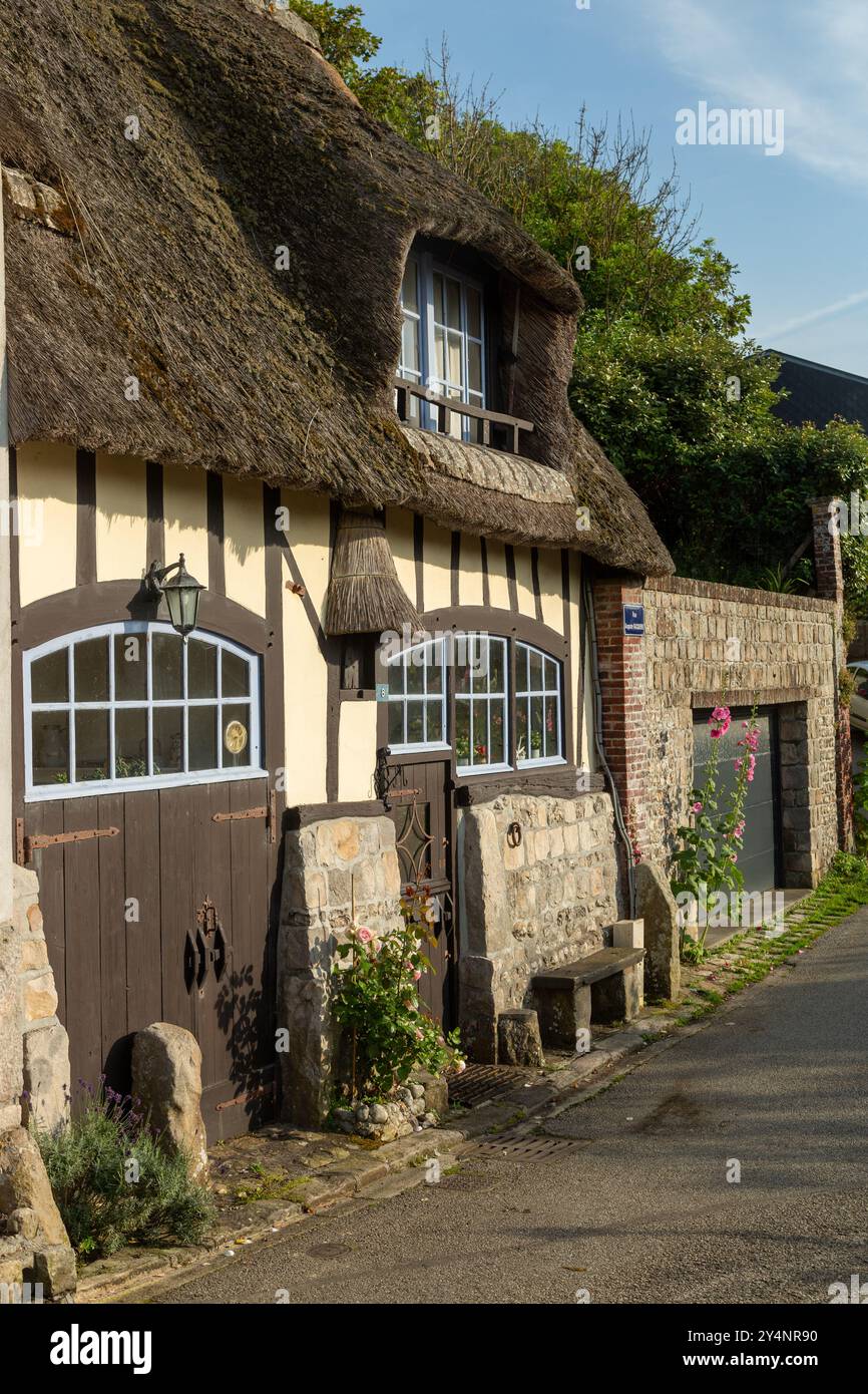 Thatched half-timbered house, Veules-les-Roses, Normandy, France Stock ...