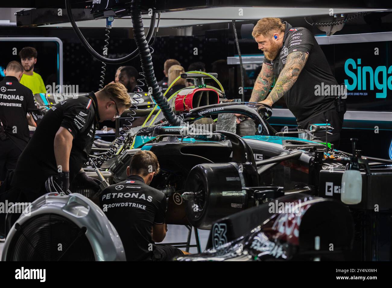Mercedes engine bay hi-res stock photography and images - Alamy