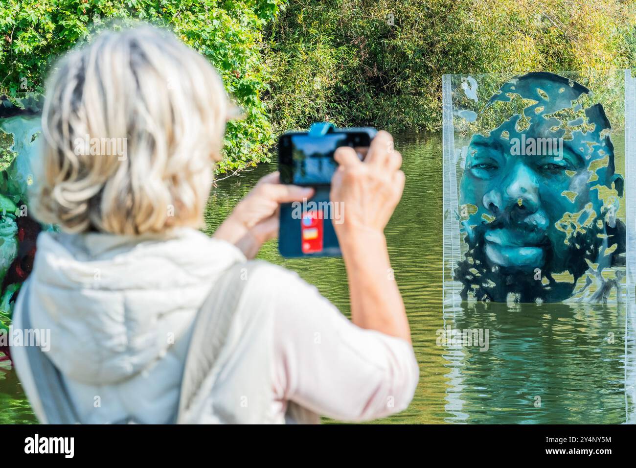 London, UK. 19 Sep 2024. Sunny weather boosts visitors on the bridge ...